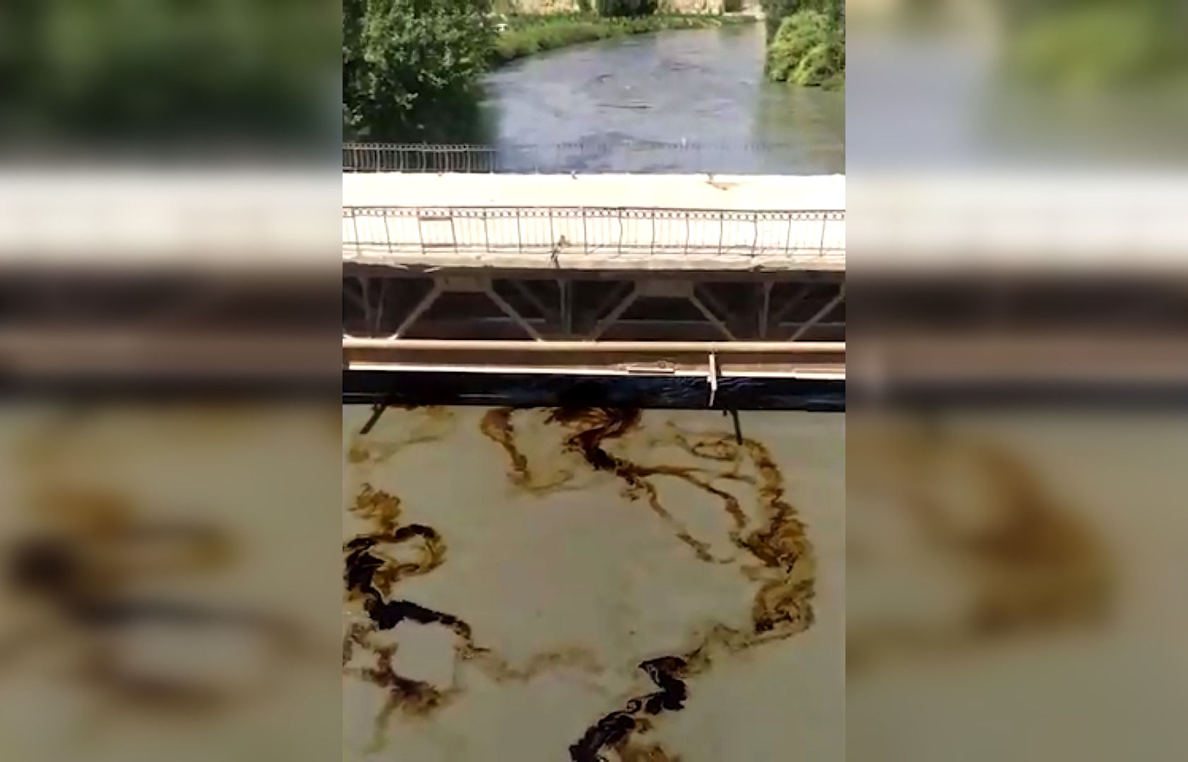 Samarqand tumanidan o‘tuvchi Darg‘om kanaliga yog‘li moddalar oqizib ...