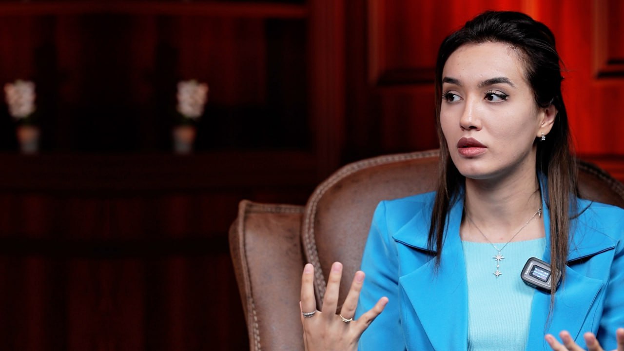 “Bollivud qiroli Shohruh Xonga bo‘lgan muhabbatim tufayli ingliz tilini ...