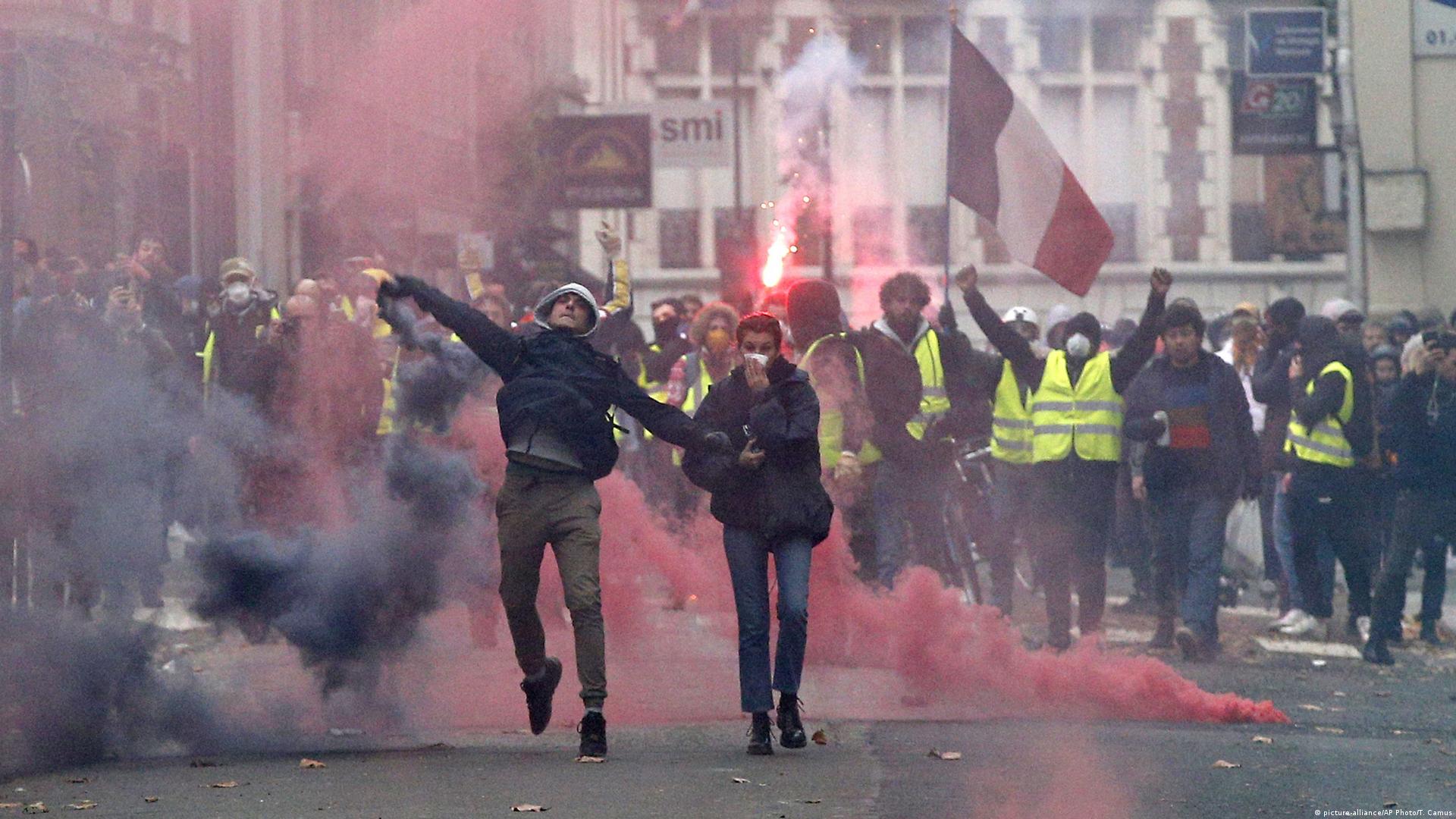 Mass riots spread from France to Switzerland