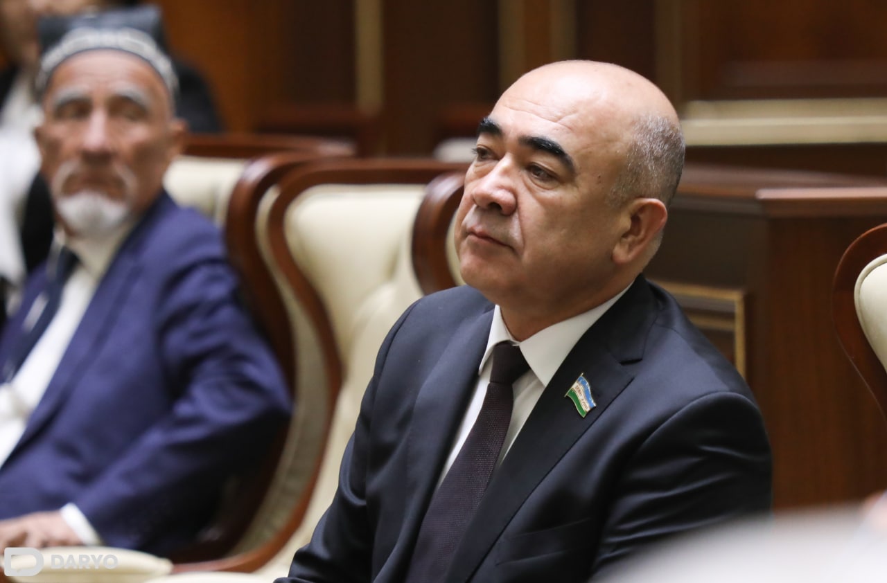 Zoir Mirzayev ikki o‘rinbosari va Yuqori Chirchiq hokimiga xizmat ...