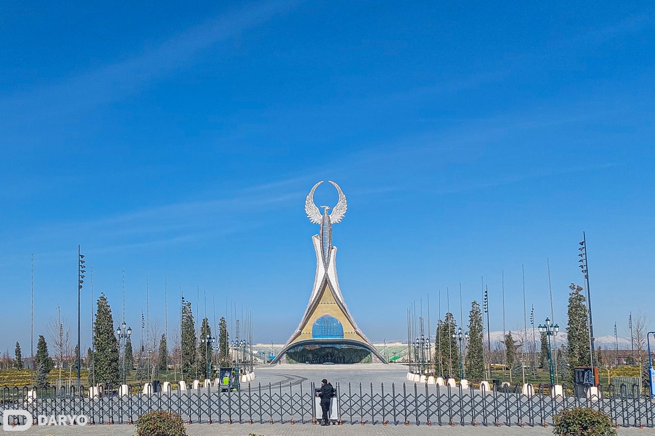 “Yangi O‘zbekiston” bog‘idagi “Ajdodlar xotirasi” memorialiga aholi ...